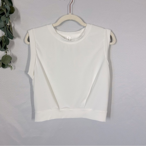 HALARA | Tops | Halara Pet Hair Resistant Crop Tank Top White Womens ...